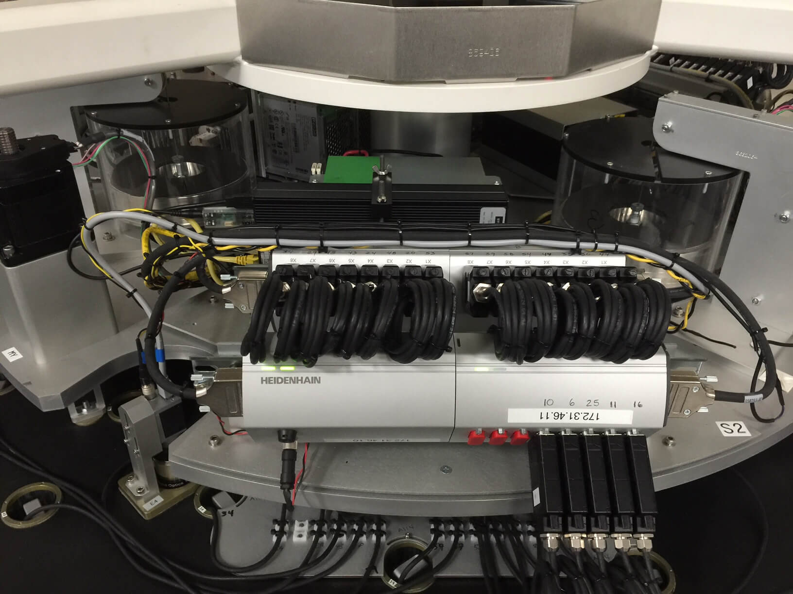 Over 60 HEIDENHAIN products used in this unique robot - HEIDENHAIN