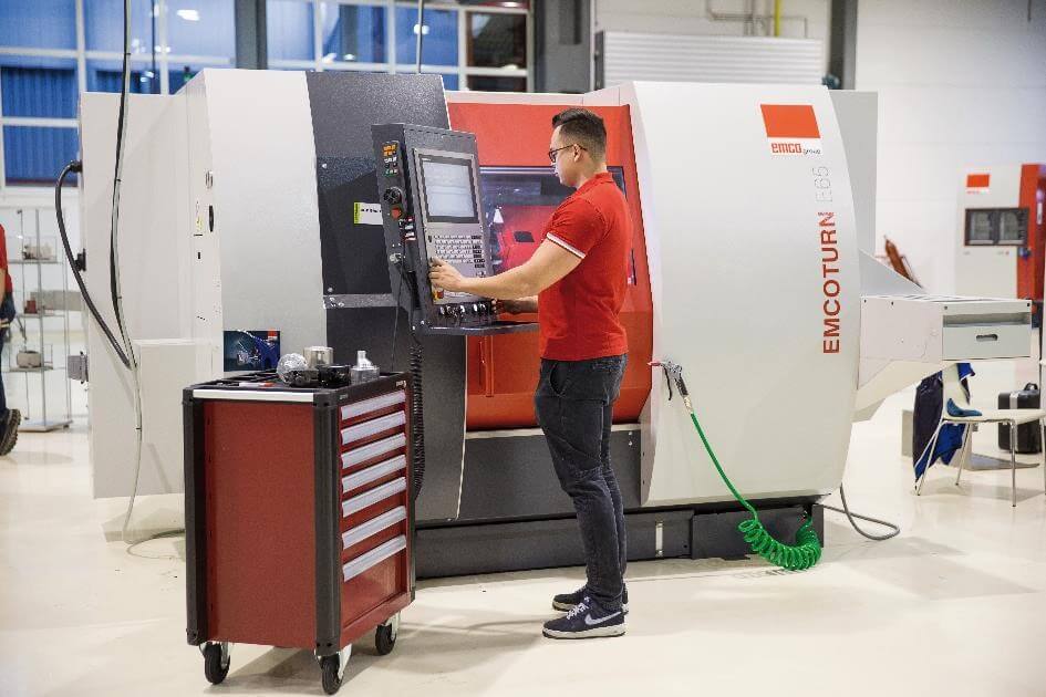 The CNC PILOT 640 Lather Control from HEIDENHAIN - HEIDENHAIN